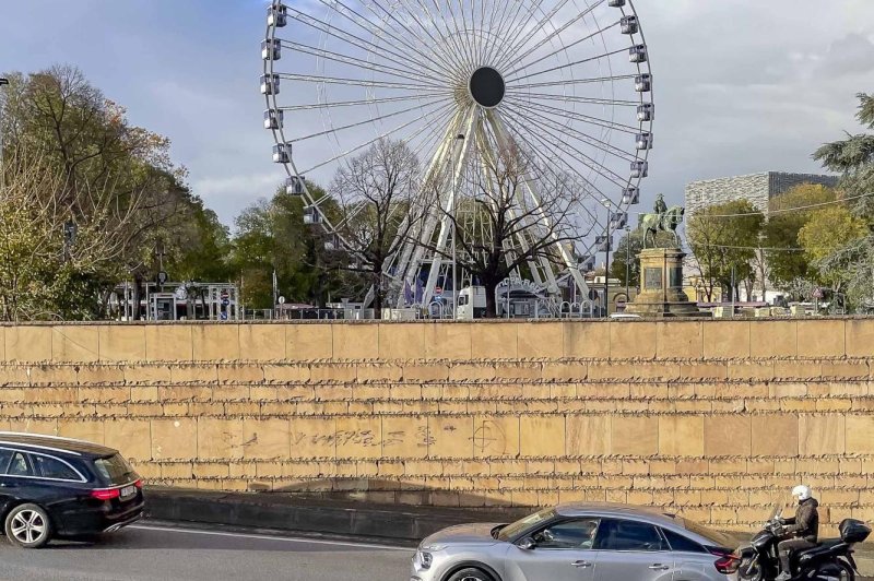Firenze, ruota panoramica alle Cascine: le prime foto | Corriere.it