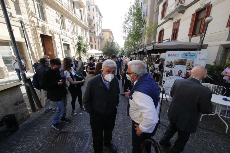 Al Vomero il ricordo di Ernesto Paolozzi, c’è anche Antonio Bassolino ...