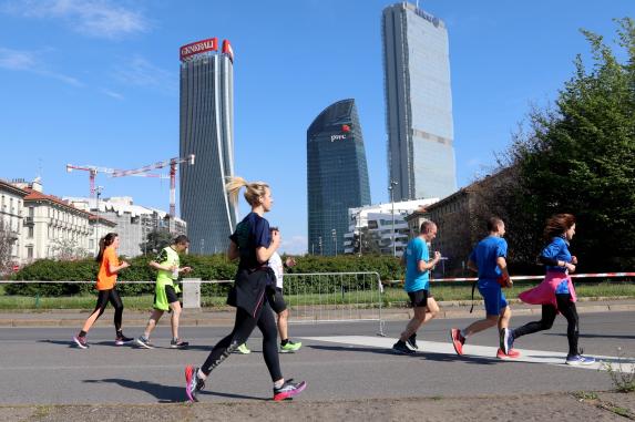 Milano Marathon, la carica dei 20 mila runner. C'è anche Matteo Renzi ...