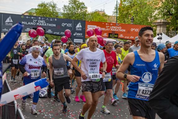 Milano Marathon, la carica dei 20 mila runner. C'è anche Matteo Renzi ...