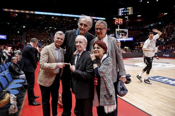 Dan Peterson, l'Olimpia Milano ritira per sempre la maglia numero 36 ...