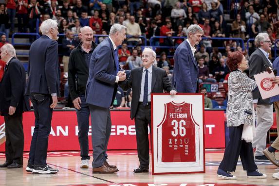 Dan Peterson, l'Olimpia Milano ritira per sempre la maglia numero 36 ...