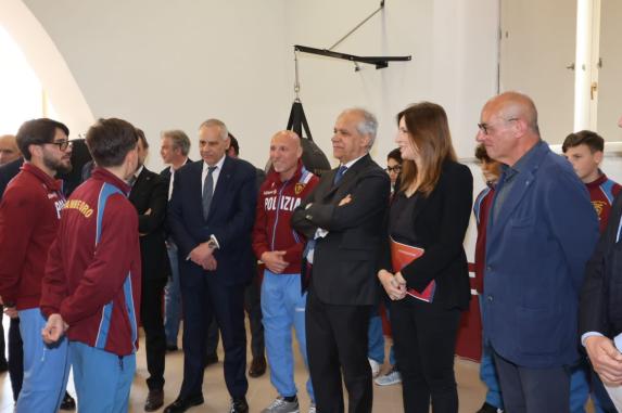 Il ministro Piantedosi a Napoli | Corriere.it