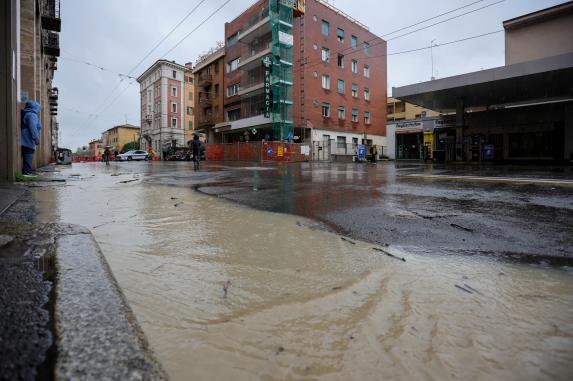 Bologna, torrente Ravone esondato: le foto | Corriere.it