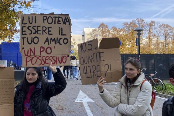 Padova, migliaia di studenti in piazza per Giulia Cecchettin | Corriere.it