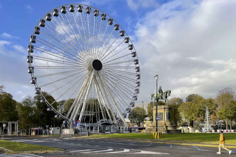 Firenze, ruota panoramica alle Cascine: le prime foto | Corriere.it