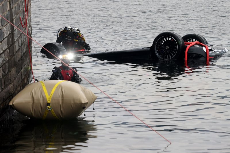 Auto nel lago di Como, le immagini della tragedia e le vittime, Morgan ...