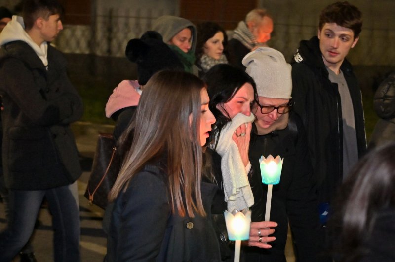 Lacrime e fiaccolata per Morgan Algeri, morto nel lago di Como ...
