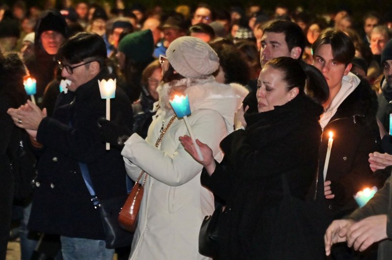 Lacrime e fiaccolata per Morgan Algeri, morto nel lago di Como ...