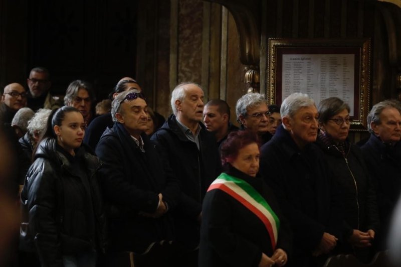 Enzo Moscato, i funerali nella chiesa di San Ferdinando a Napoli ...