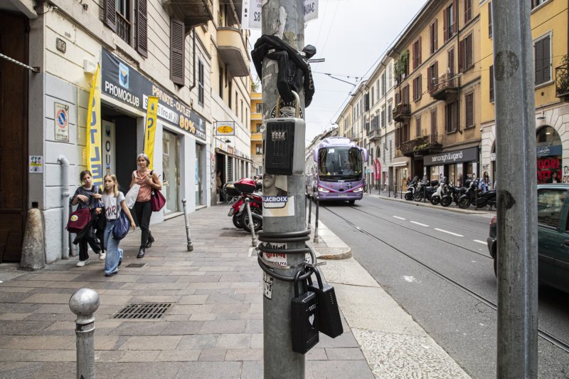 Le «keybox» per le strade di Milano: sono ovunque e deturpano l'arredo urbano | Corriere.it