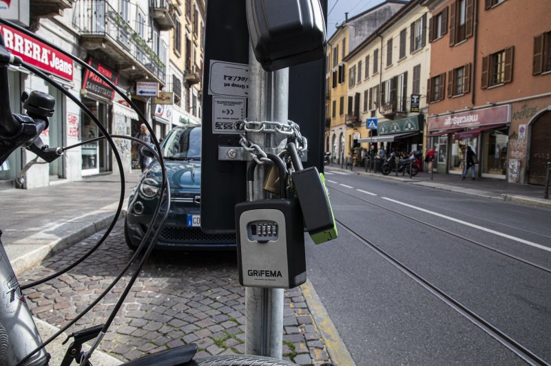 Le «keybox» per le strade di Milano: sono ovunque e deturpano l'arredo urbano | Corriere.it