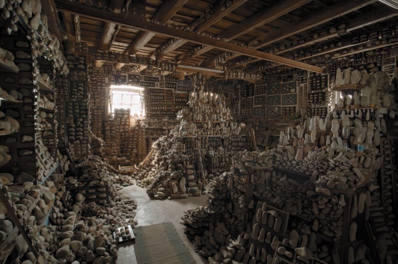 L'installazione domestica di Lineri: decine di migliaia di pietre ...