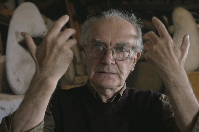 L'installazione domestica di Lineri: decine di migliaia di pietre ...