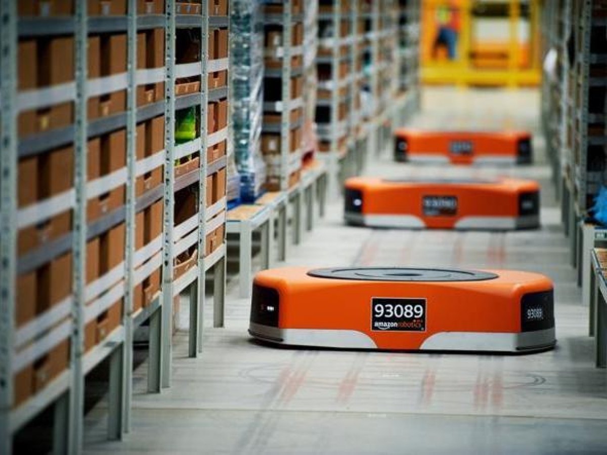 Nei magazzini di Amazon il numero di robot al lavoro sta per sorpassare ...