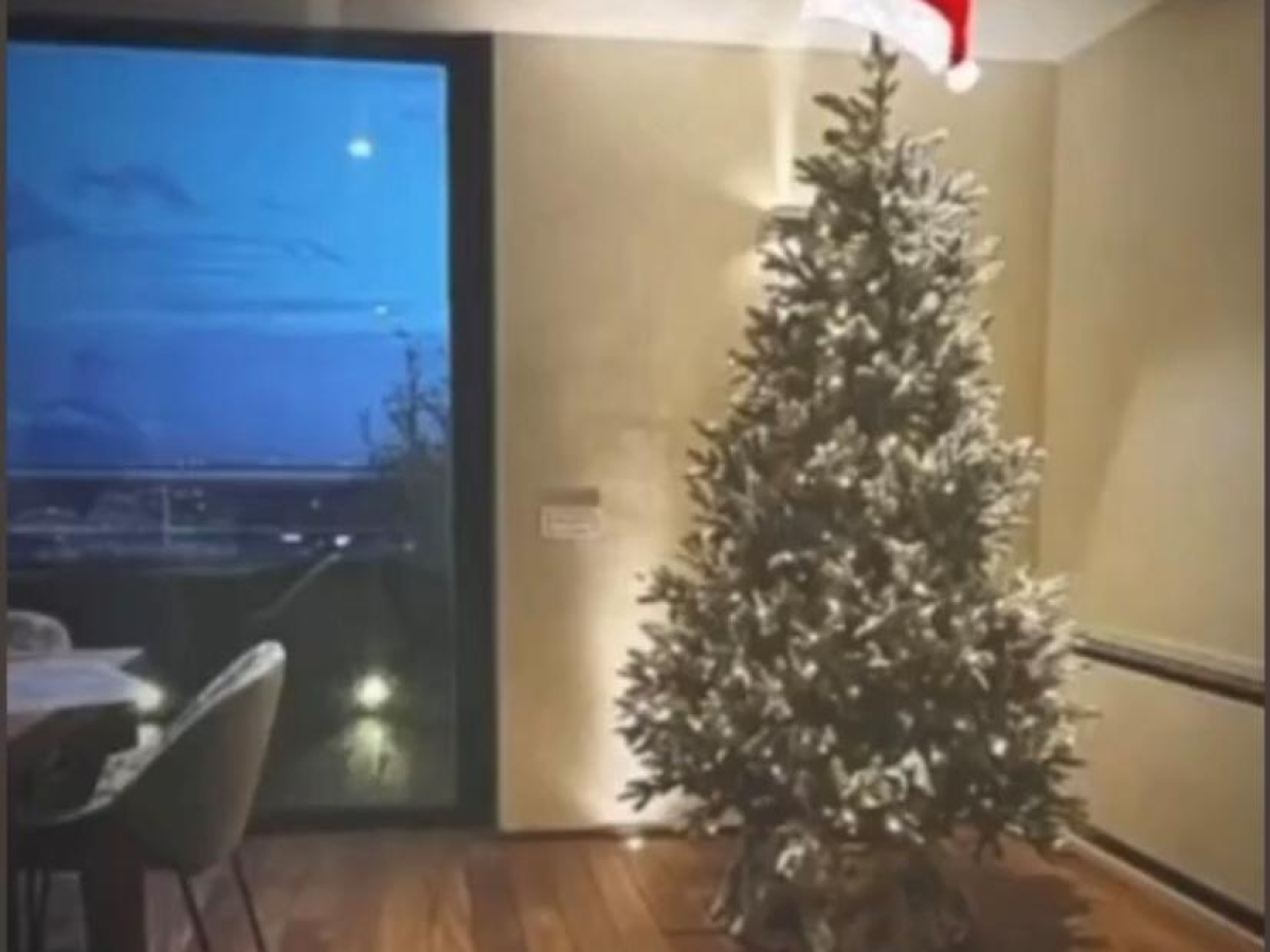 Totti-Noemi, la prima foto della nuova casa (con tanto di albero di Natale): «Work in progress ...