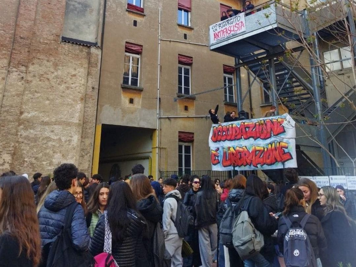 Bologna, occupa anche il Laura Bassi: «Questa scuola produce solo ...