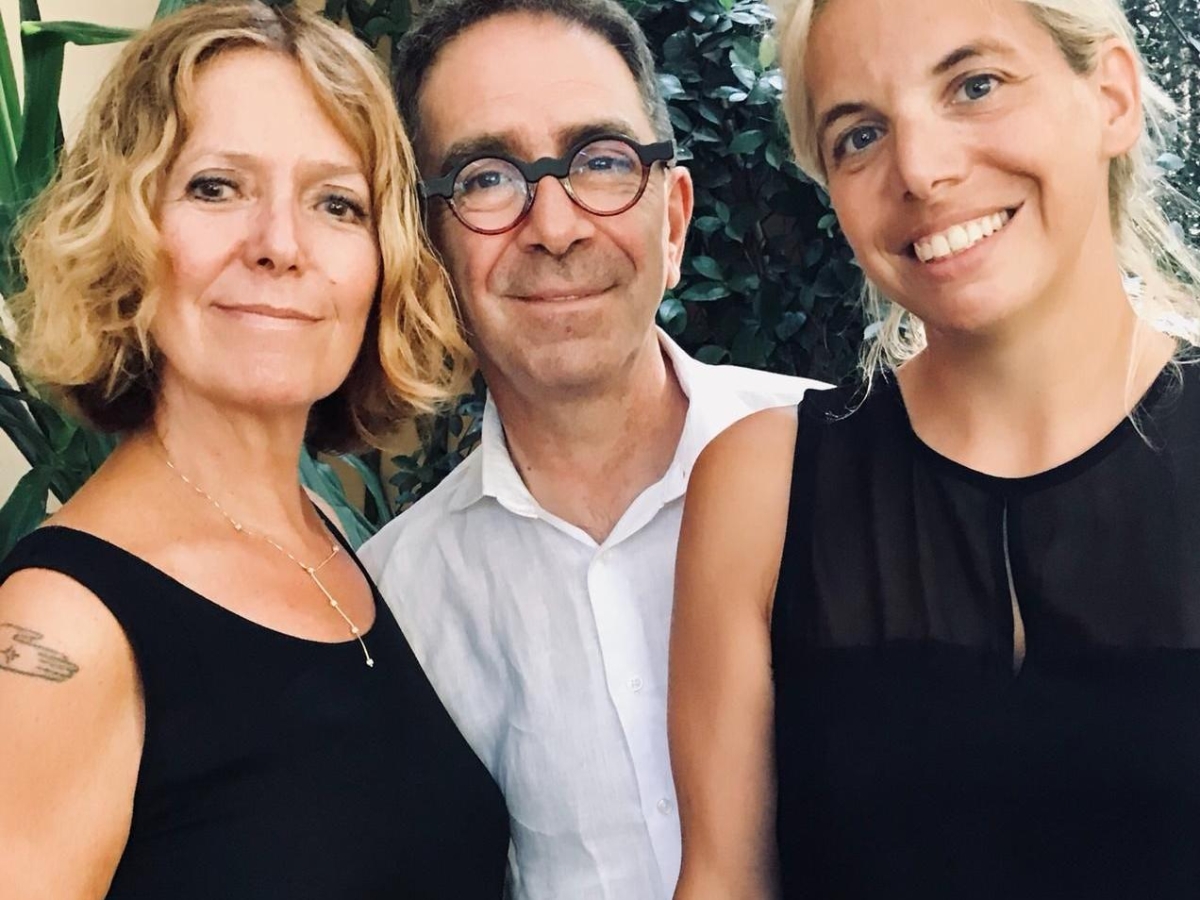 «Le due sorelle» per Laura Lattuada, l'attrice sul palco del Teatro Tor ...