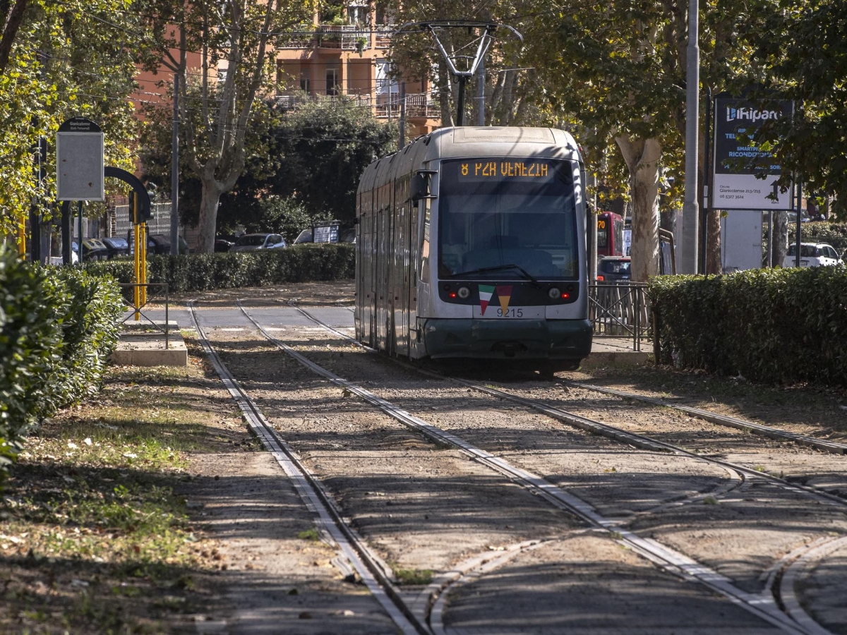 In viaggio sul tram numero 8: tutto fila liscio, nessuna difficoltà da ...