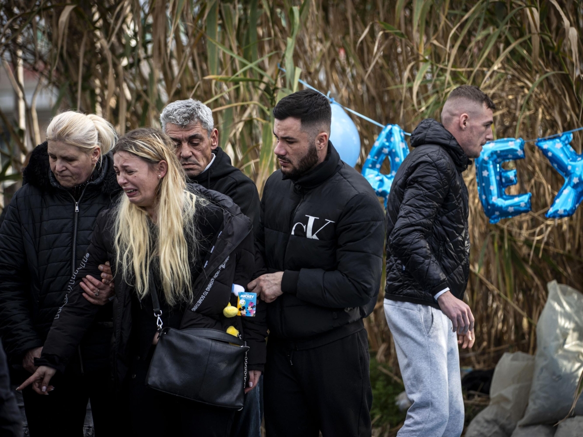 Delitto Pantano, raduno per Alex: il pianto della mamma, palloncini ...