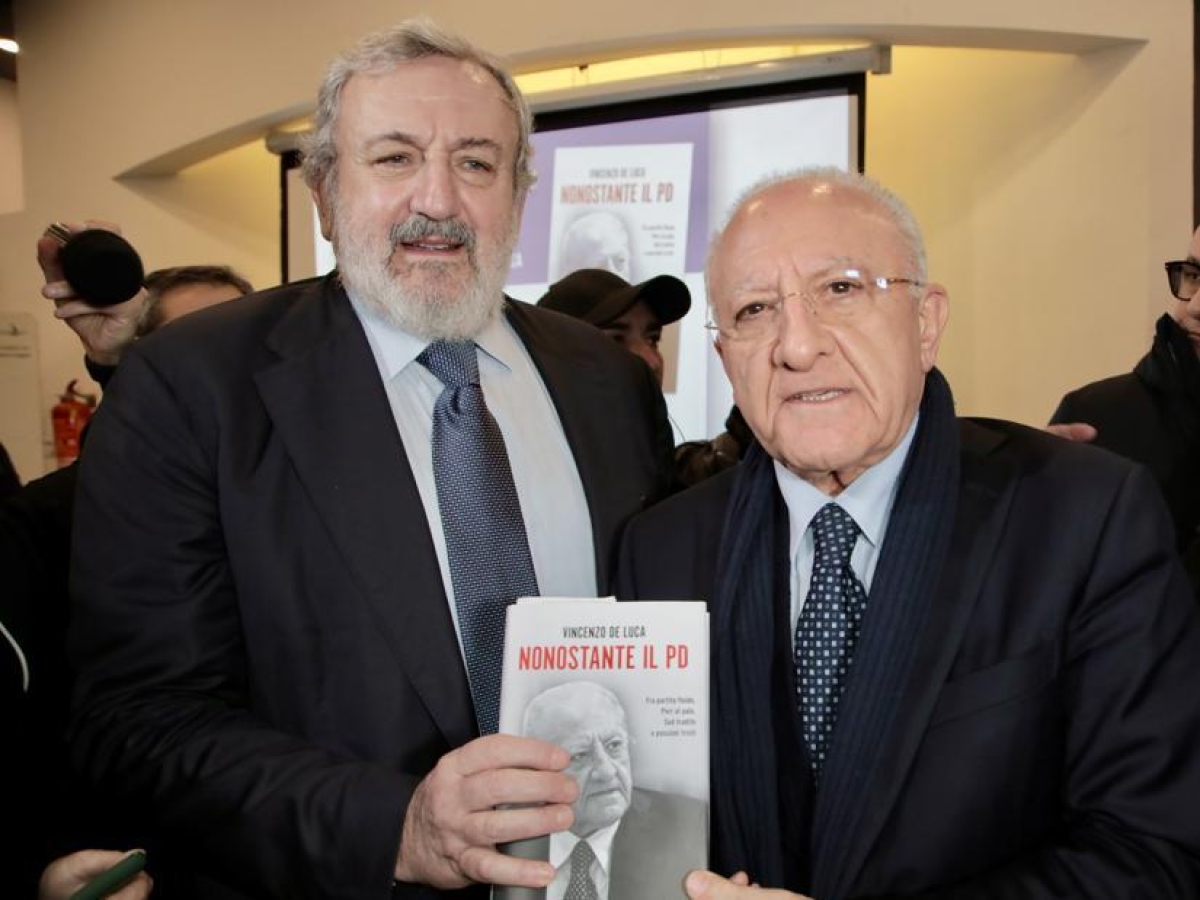 De Luca a Bari con Emiliano, nuovo affondo contro il Pd: «In questo ...