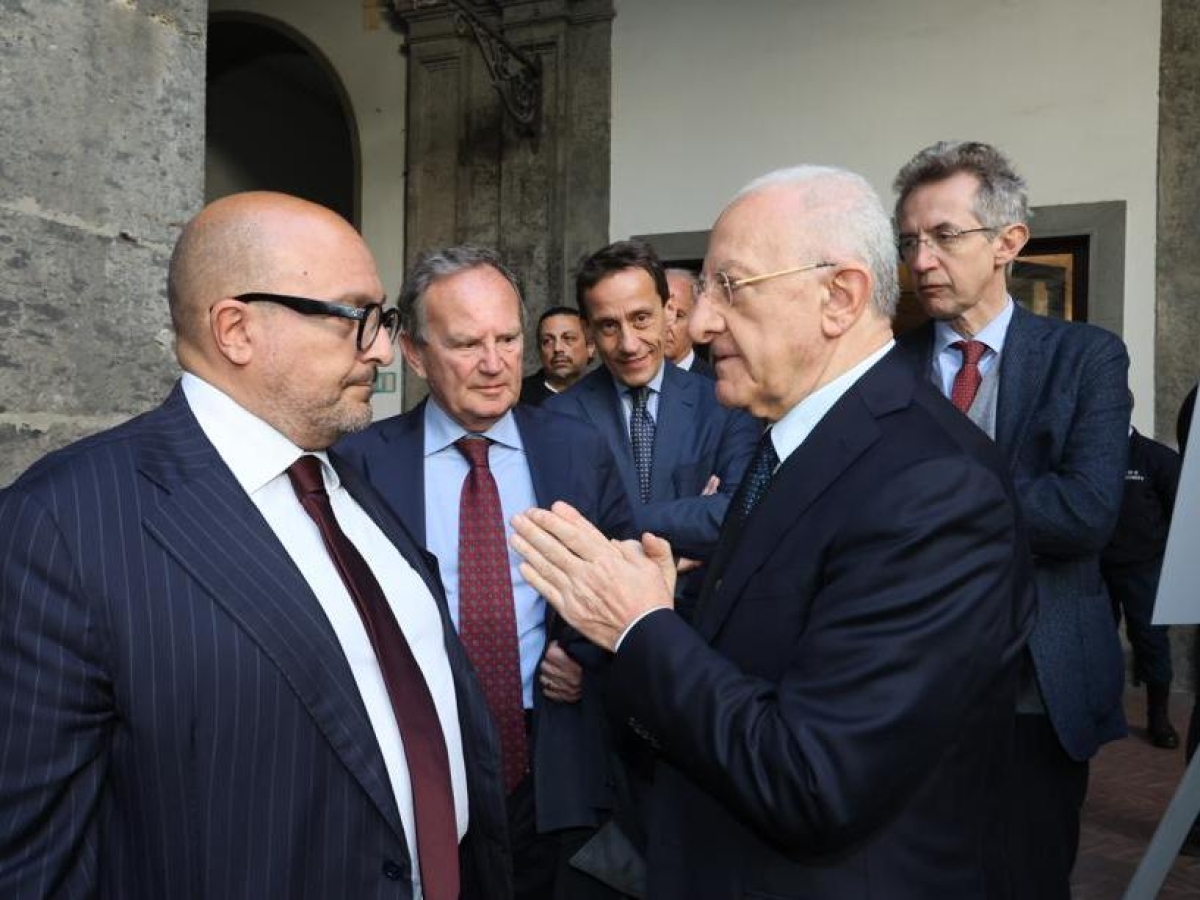 De Luca alza il tiro: «Resistenza e lotta armata, questo è un governo ...