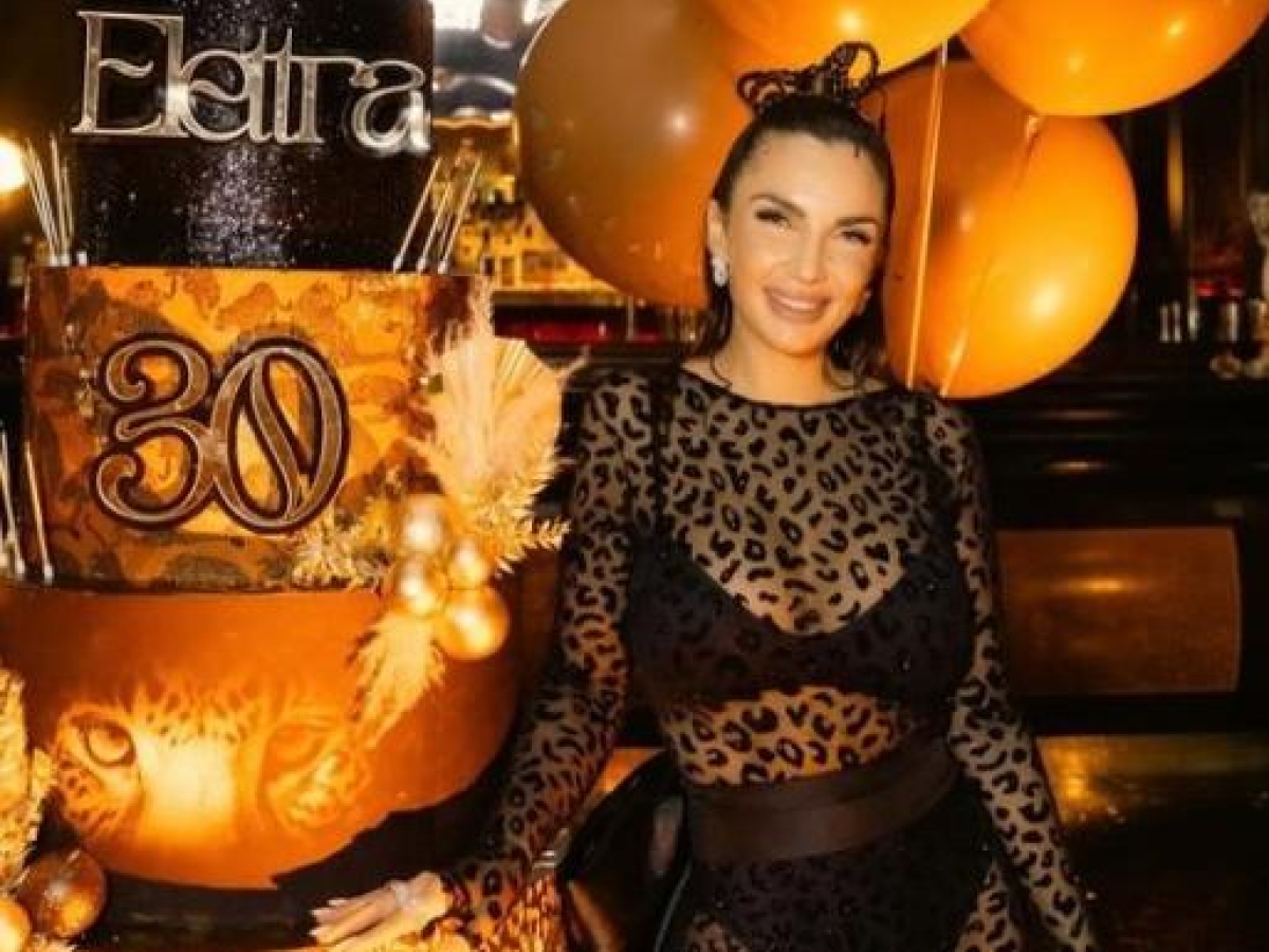 Elettra Lamborghini, festa per i 30 anni: torta a sette piani e tema animalier. E il padre ...