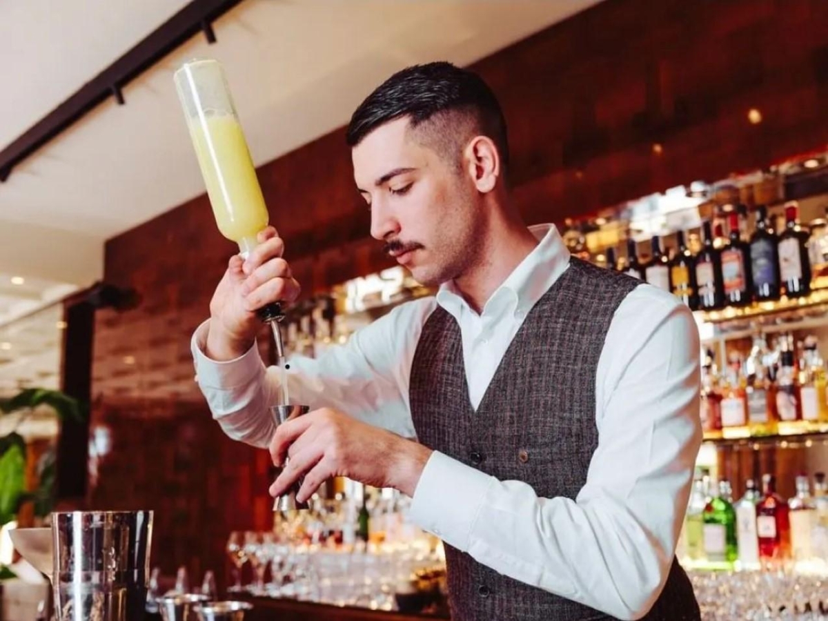 Roma, schianto sulla Colombo: morto in moto Luca Pupillo, barman del ...