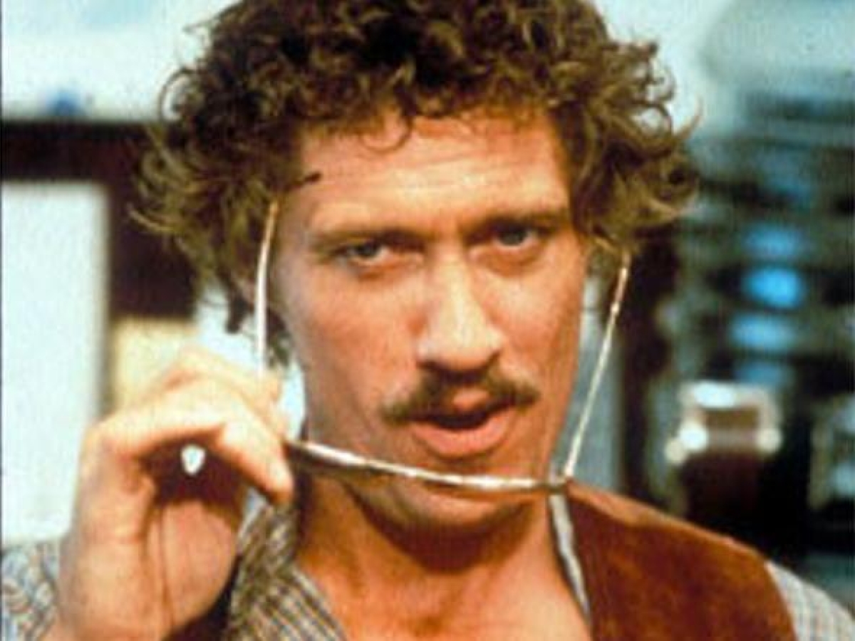 John Holmes avrebbe 80 anni: l'infanzia difficile, come iniziò con i ...