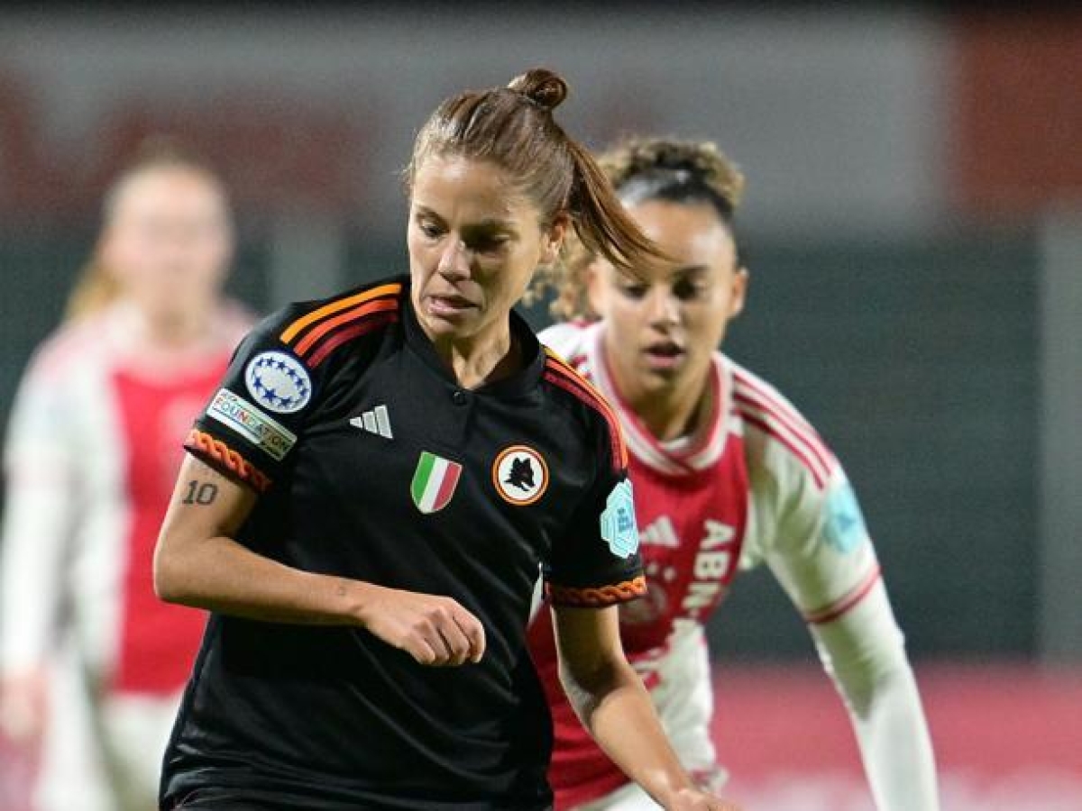 Manuela Giugliano, la prima italiana in corsa per il Pallone d'oro ...