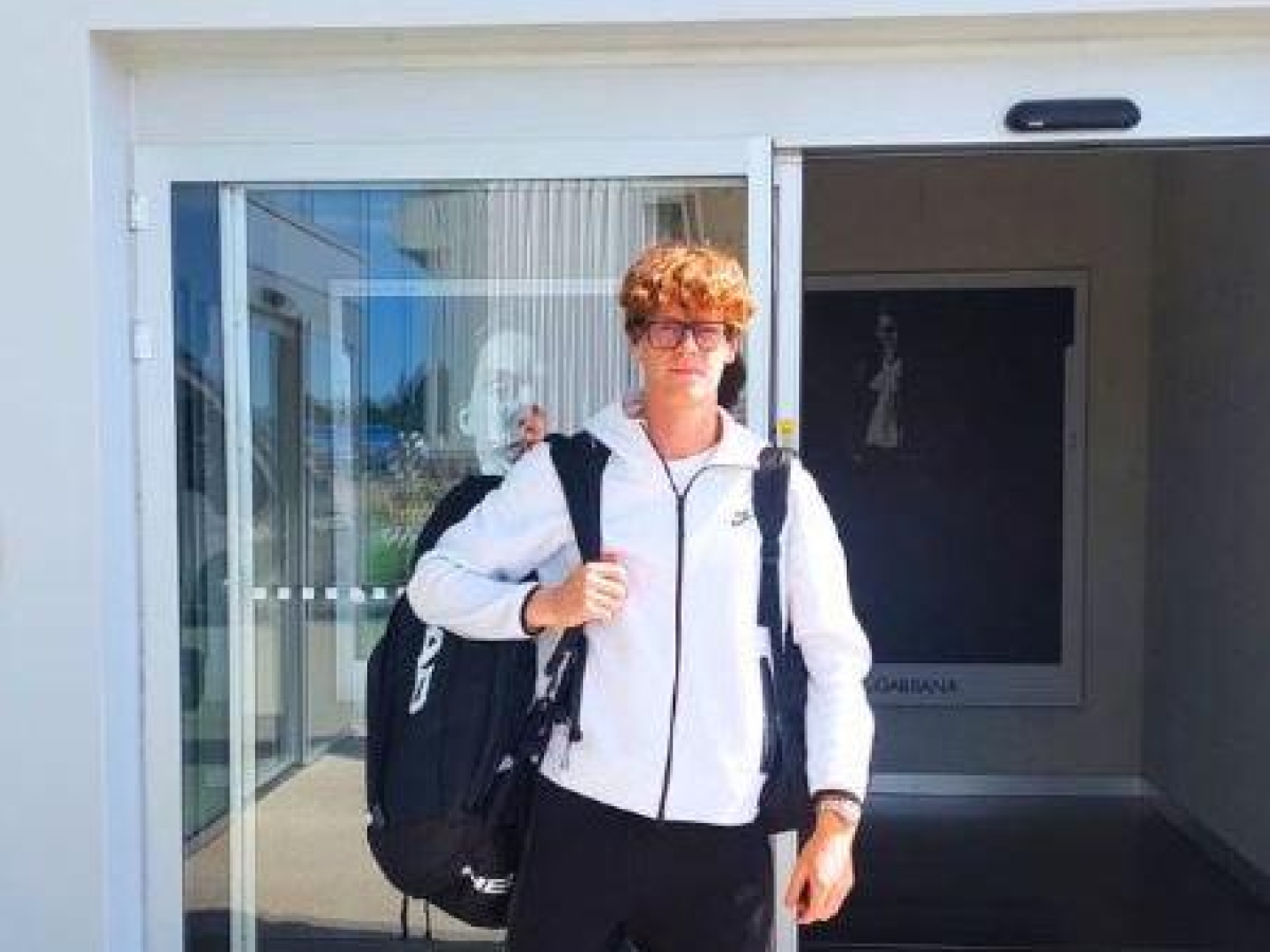 Jet privato ed elicottero: Sinner è tornato nella sua Sesto per ...