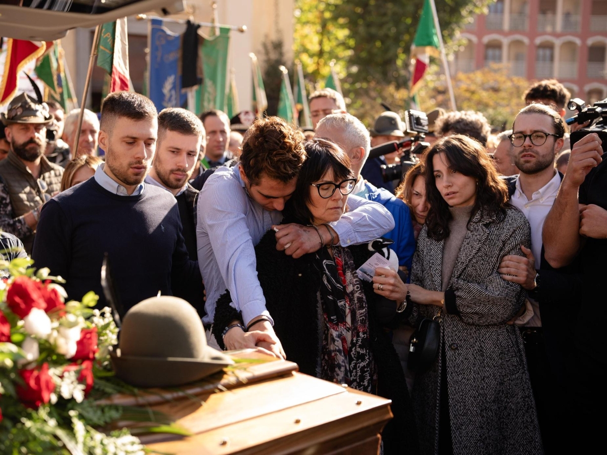 Funerali di Matilde Lorenzi, morta sugli sci a 19 anni. La sorella: «Mi ...