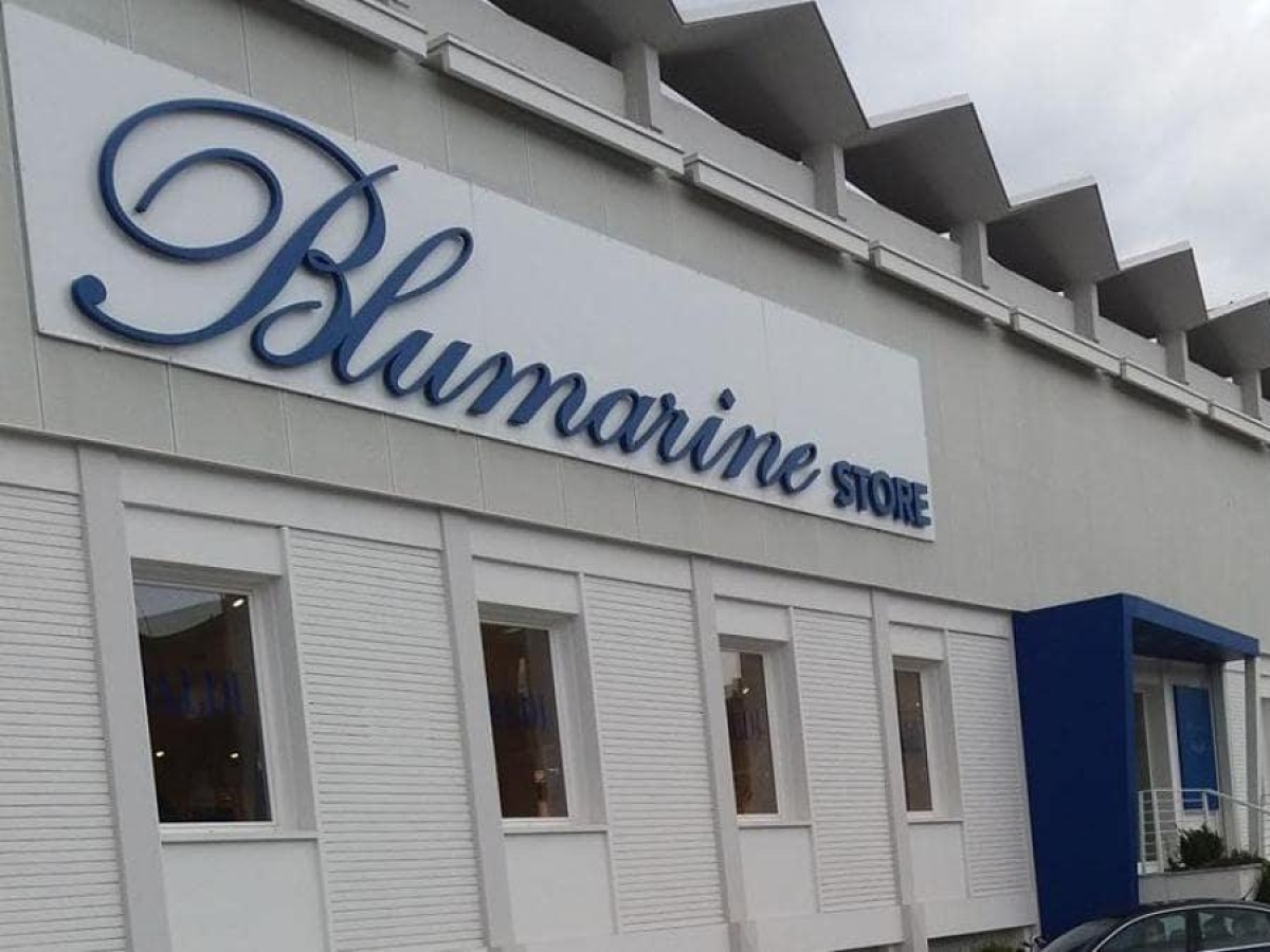 Carpi, demolito lo storico stabilimento Blumarine. La stilista Anna ...