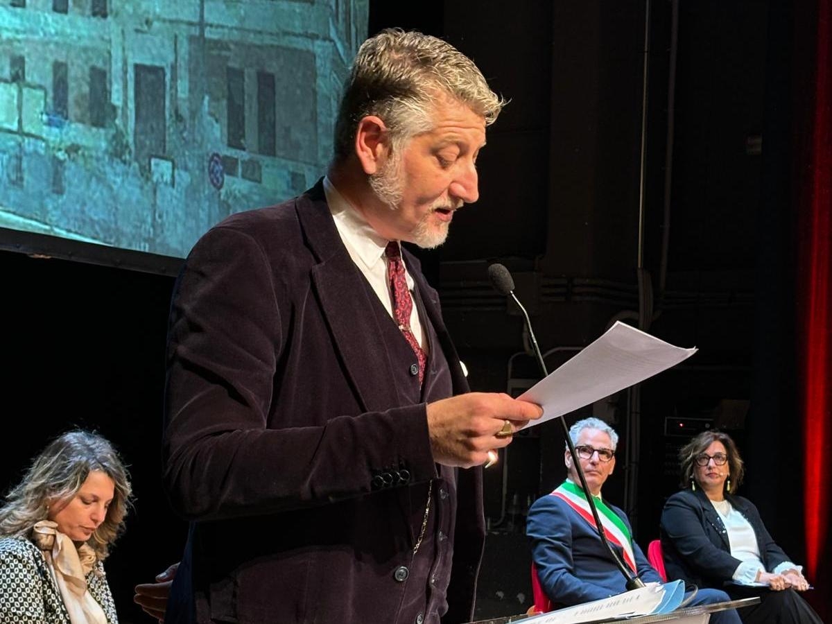 Cultura, il ministro Giuli in Puglia: «Canosa è un'eccellenza, ma Castel del Monte torni a ...