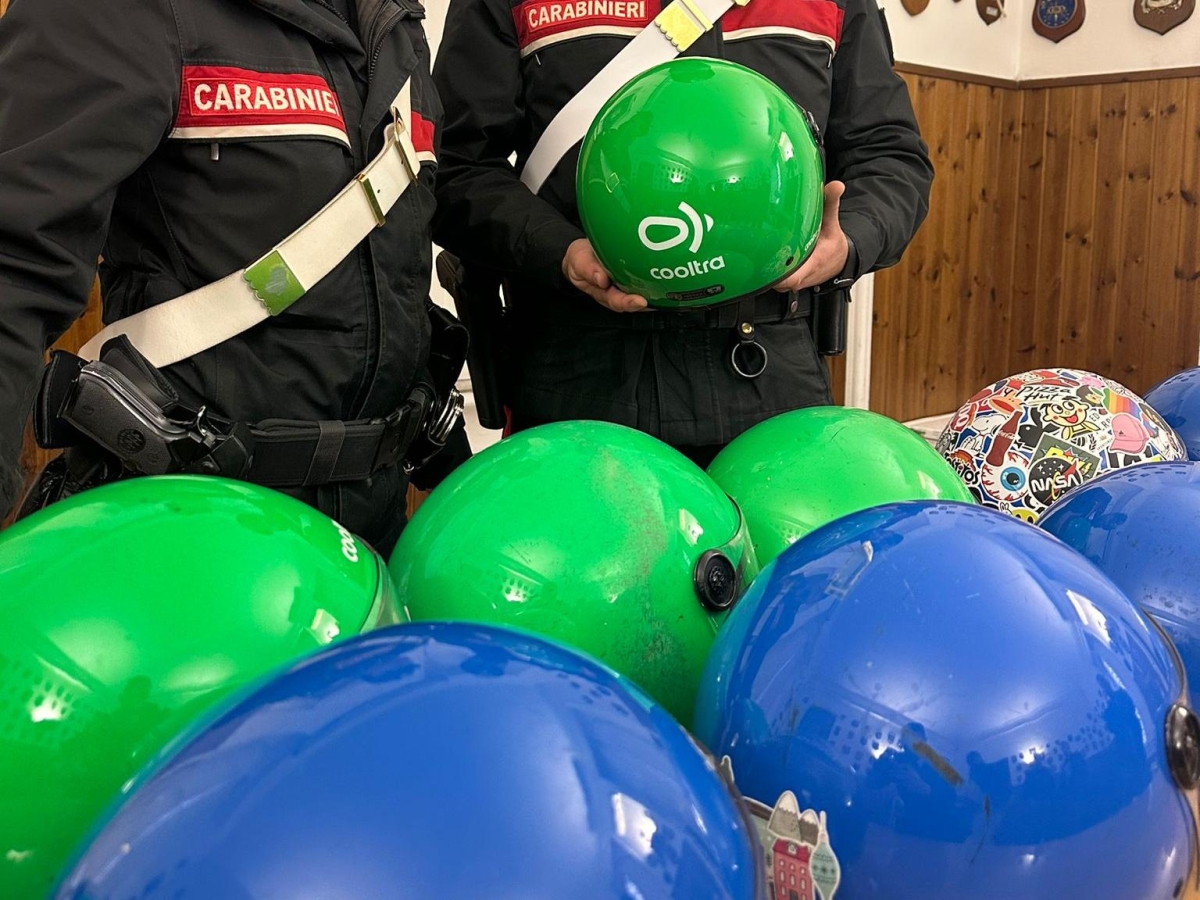 Furti caschi Cooltra Roma, i carabinieri fermano 12 persone in Centro ...