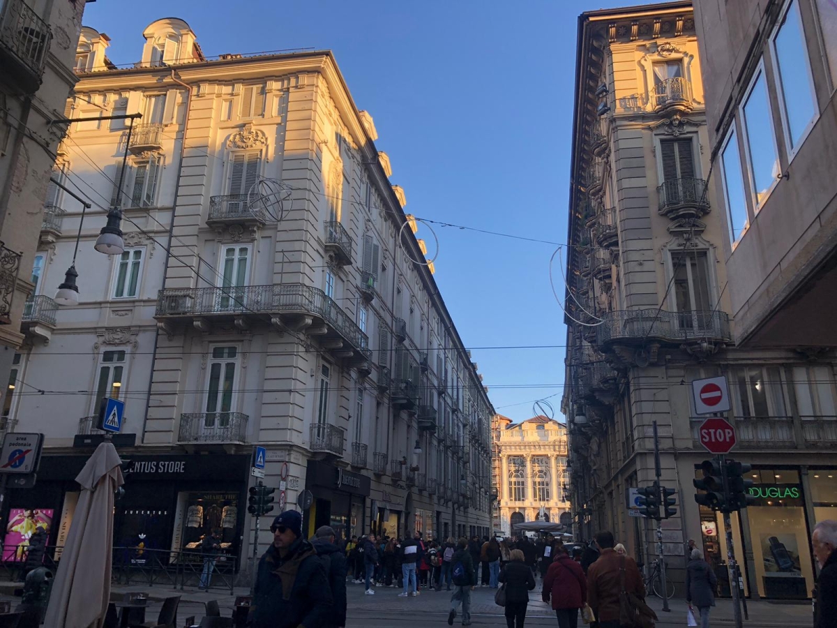 Torino, via Garibaldi è tutta nuova. L’ultimo restauro riporta la ...