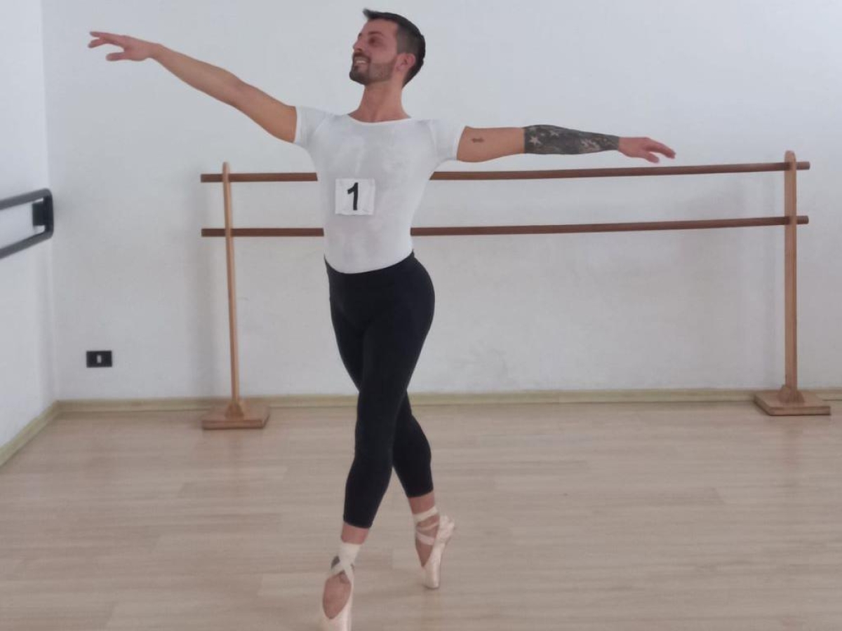 Primo uomo in Italia a danzare sulle punte: è di Molfetta il ballerino premiato dalla Royal ...