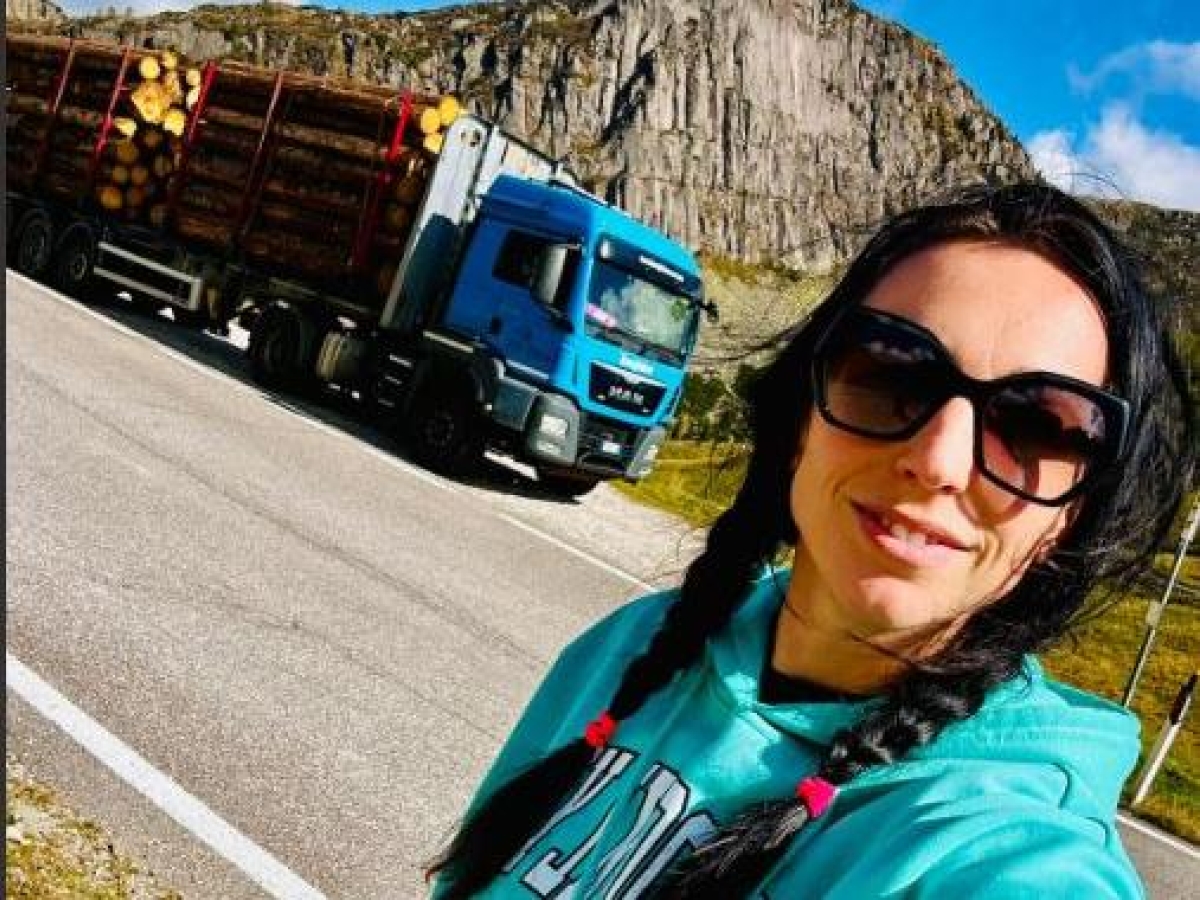Sara De Bastiani, la camionista che si è messa di traverso per bloccare ...