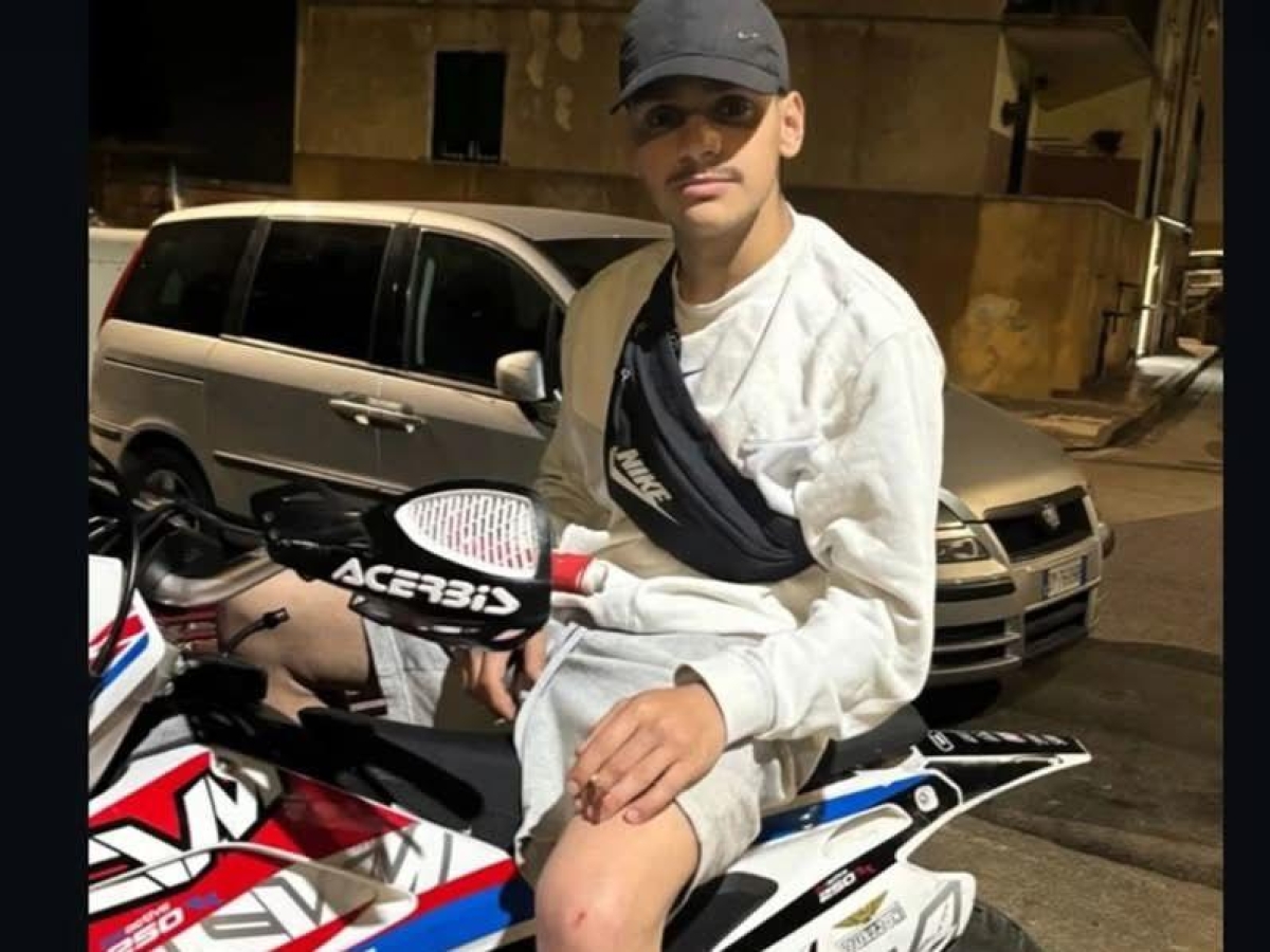 Varcaturo, terrore tra i bagnanti: diciottenne accoltellato in spiaggia ...