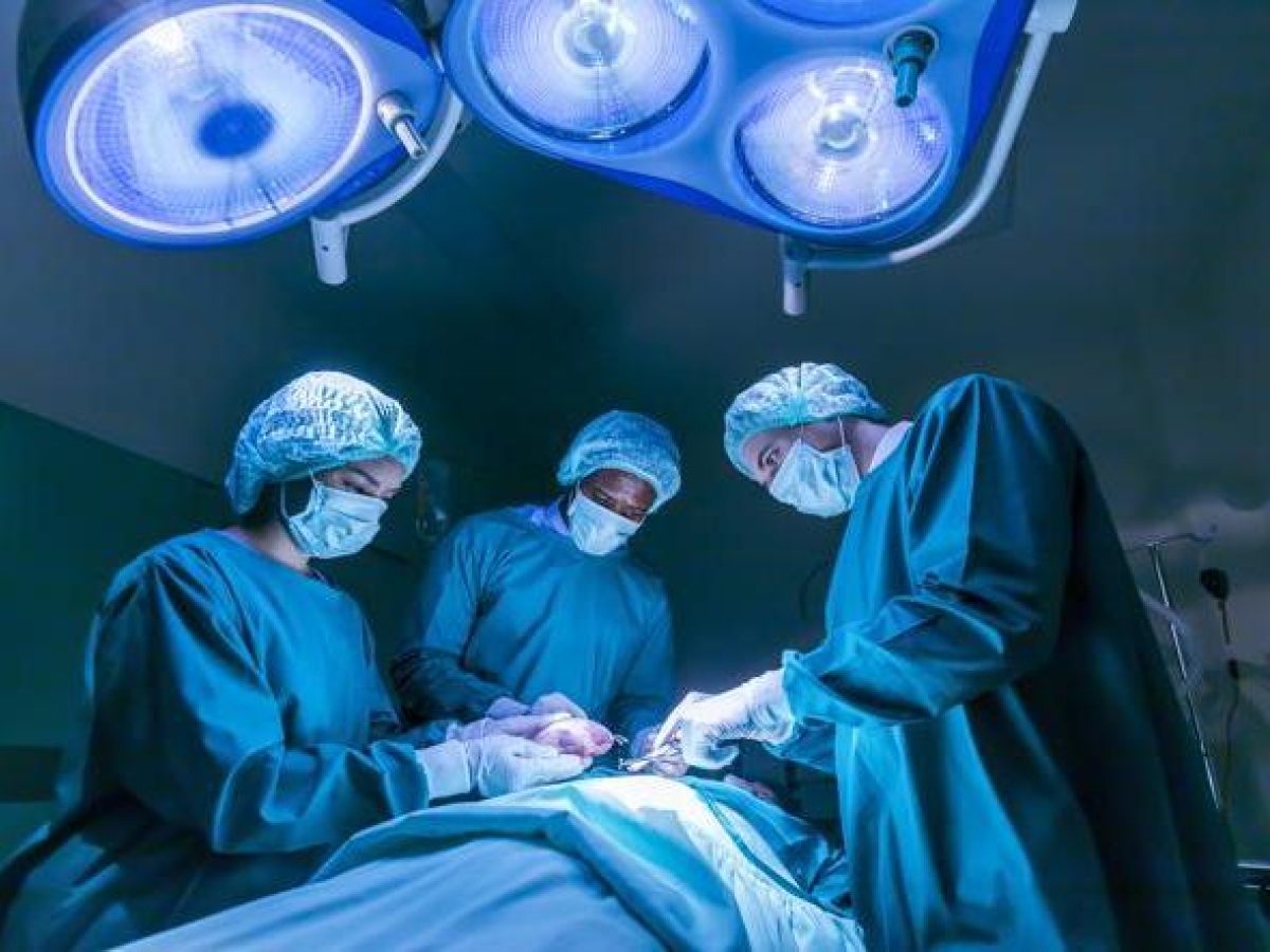 Innesti di pelle, maschere: a quali cure (e per quanto) sono sottoposti ...