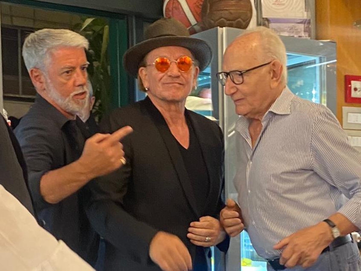 Bono Vox a Napoli, cena da Mimì alla Ferrovia e braccio di ferro col patron Michele Giugliano ...