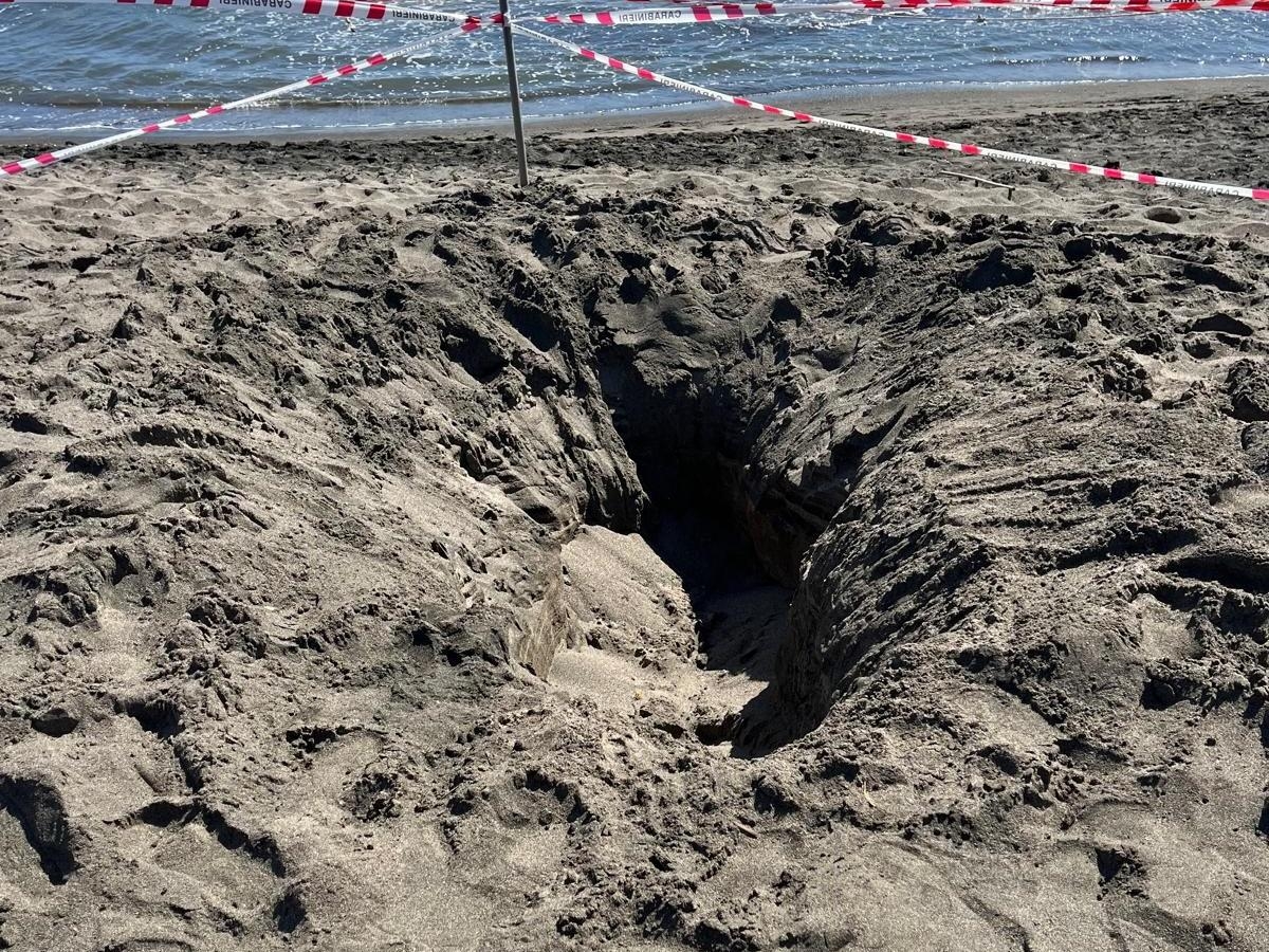 La buca profonda un metro e mezzo, le pareti che cedono e gli scavi ...