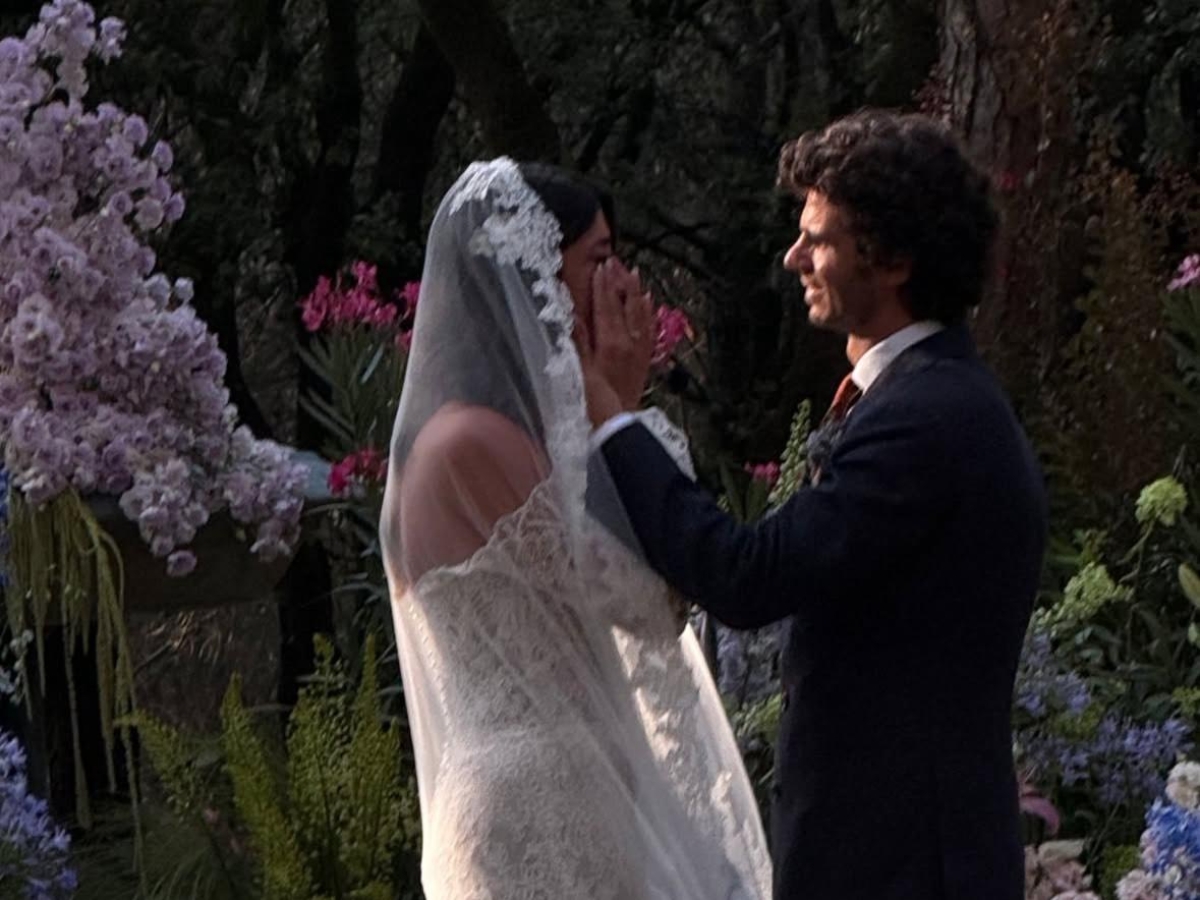 Vicky Piria sposa il fidanzato Andrea: niente tuta da pilota ma un abito romantico in pizzo ...