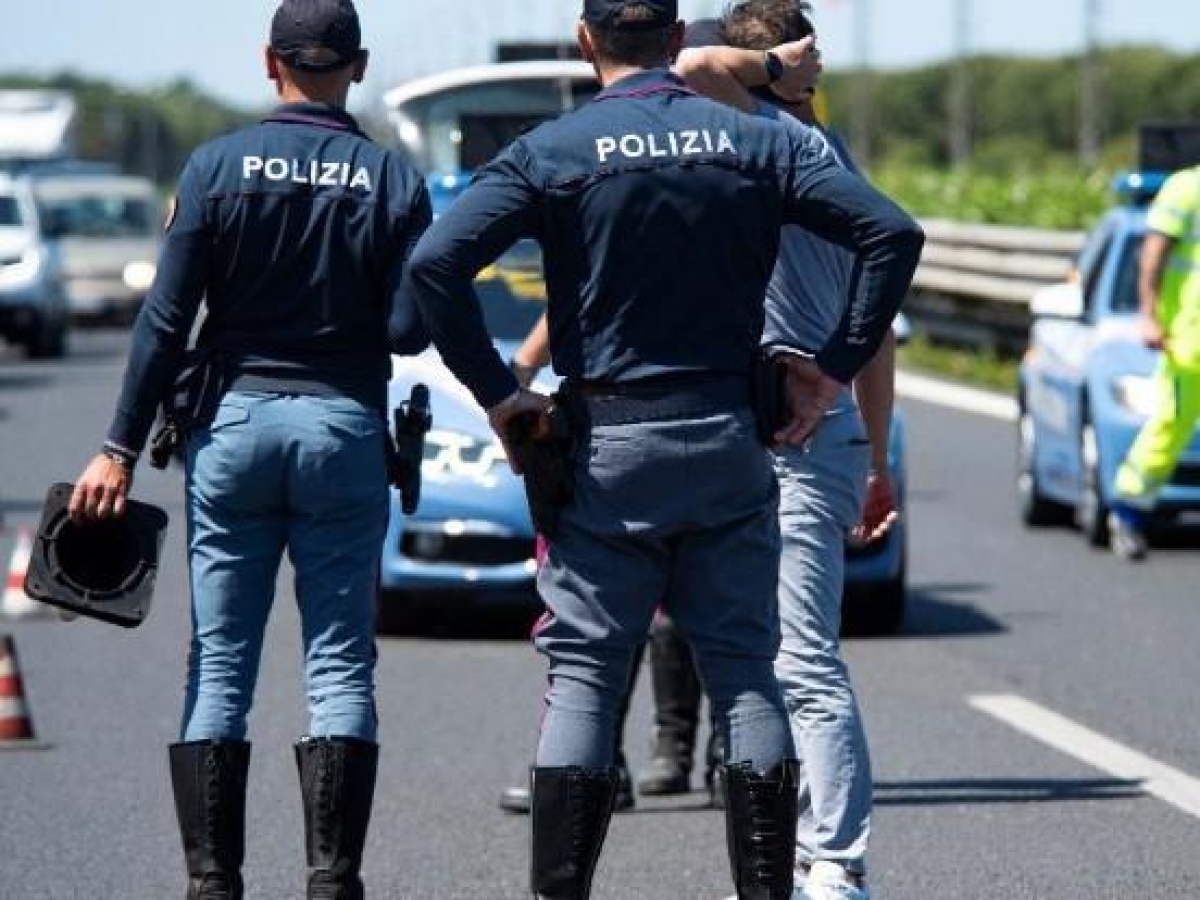 Incidente E45: tir travolge un camper in panne all'altezza di Resina ...