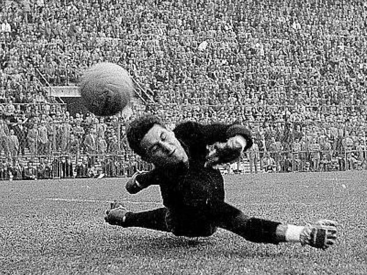 Lorenzo Buffon è morto: lo storico portiere del Milan aveva 95 anni ...