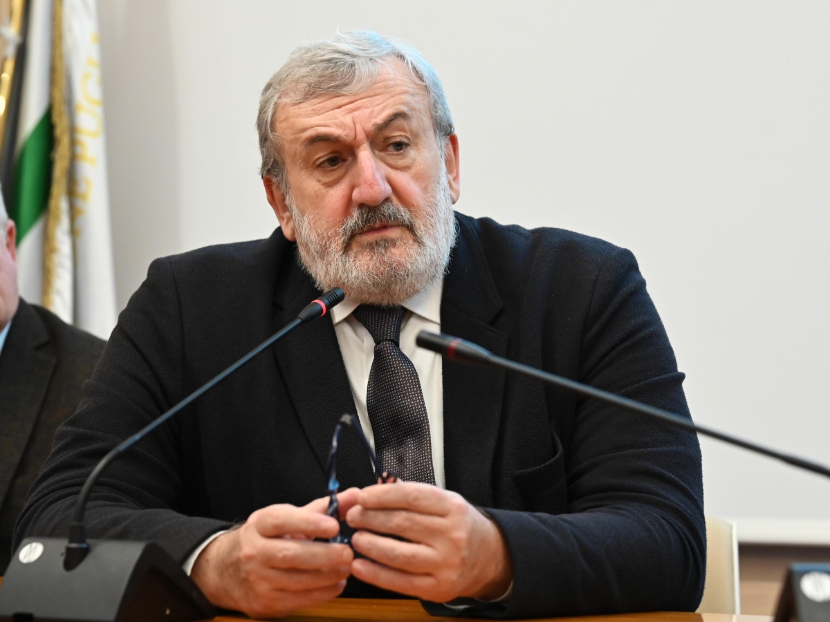 Regione Puglia, la solitudine di Emiliano e il possibile ritorno in ...
