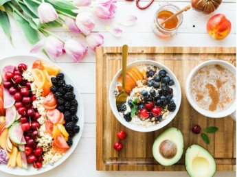 «Il menu alla dopamina»: come funziona la dieta che fa perdere peso (e stimola la felicità)