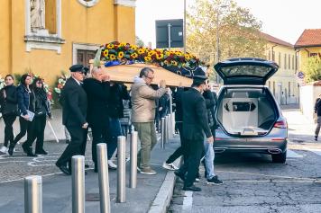Funerali di Boiocchi, i cori degli ultrà della Curva Nord dell'Inter ...