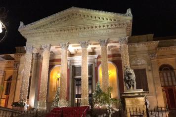 Palermo, accese le luminarie natalizie Un gioco di luci nelle strade e ...
