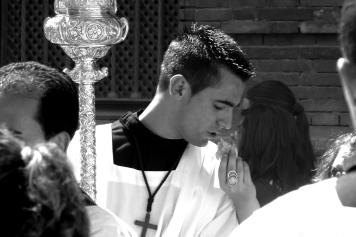 Il fotografo del calendario dei preti: «Ne vendo a migliaia: successo ...